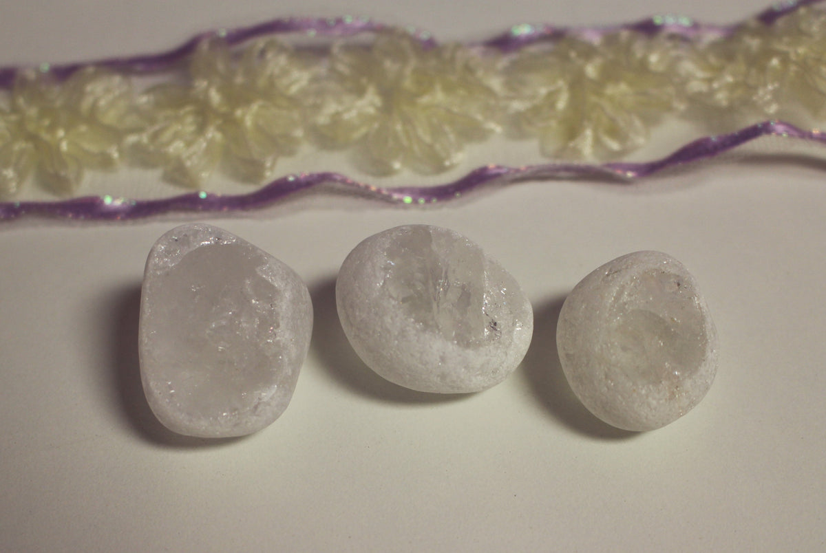 Clear quartz seer stones/Emma eggs – Crystal Creedence